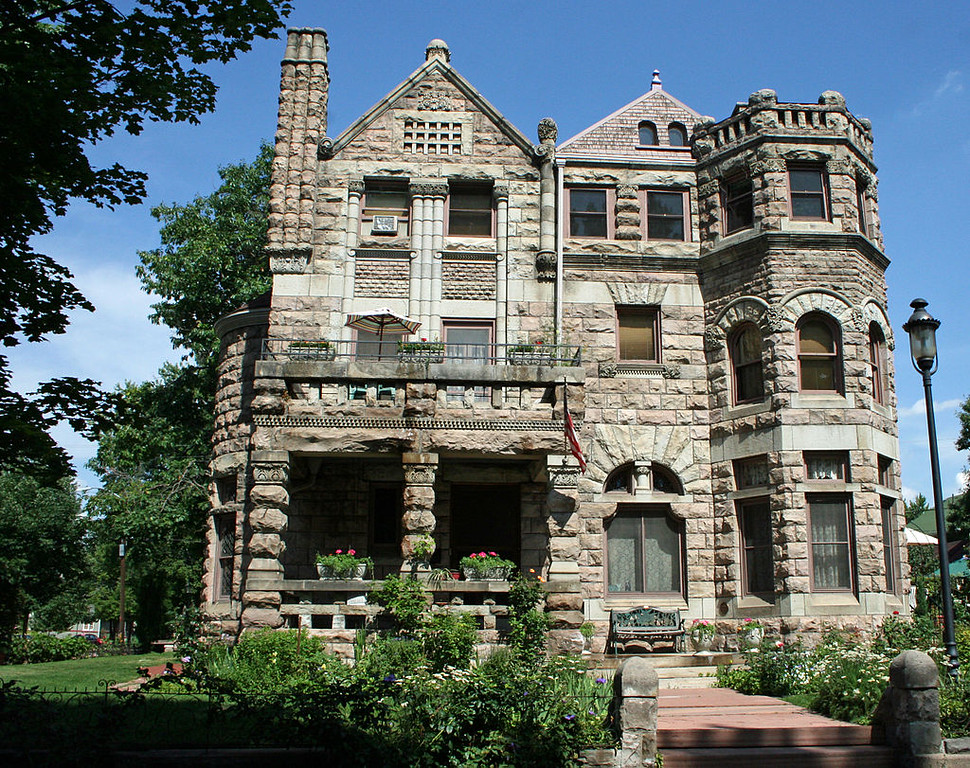 6 American Castles Where You Can Spend The Night