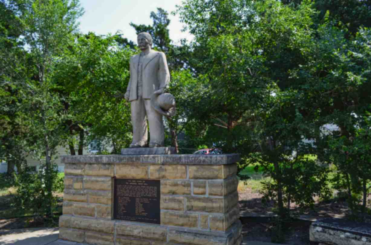 How One Man’s Chisel Built a Hidden Art Treasure in Kansas